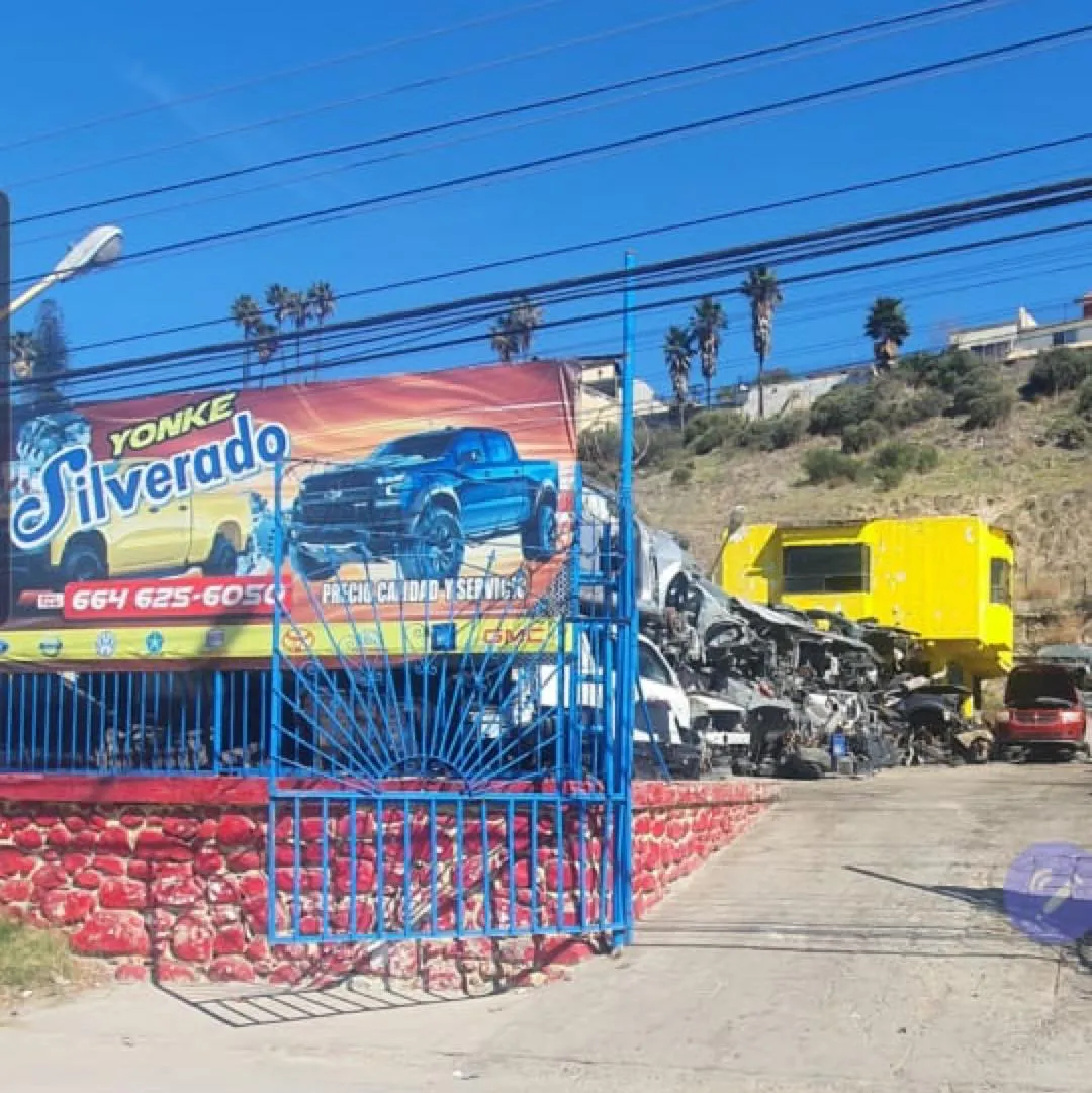 Yonke Silverado | Insurgentes, Tijuana